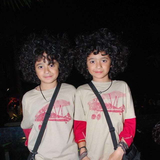 Potret Masa Kecil 6 Artis Kembar Identik Ini Menggemaskan, Sulit ...