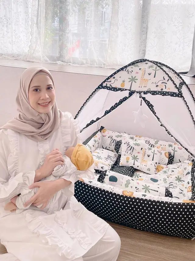 7 Momen Fanny Fabriana Bersama Putra Bungsu yang Menggemaskan - Hot Liputan6.com