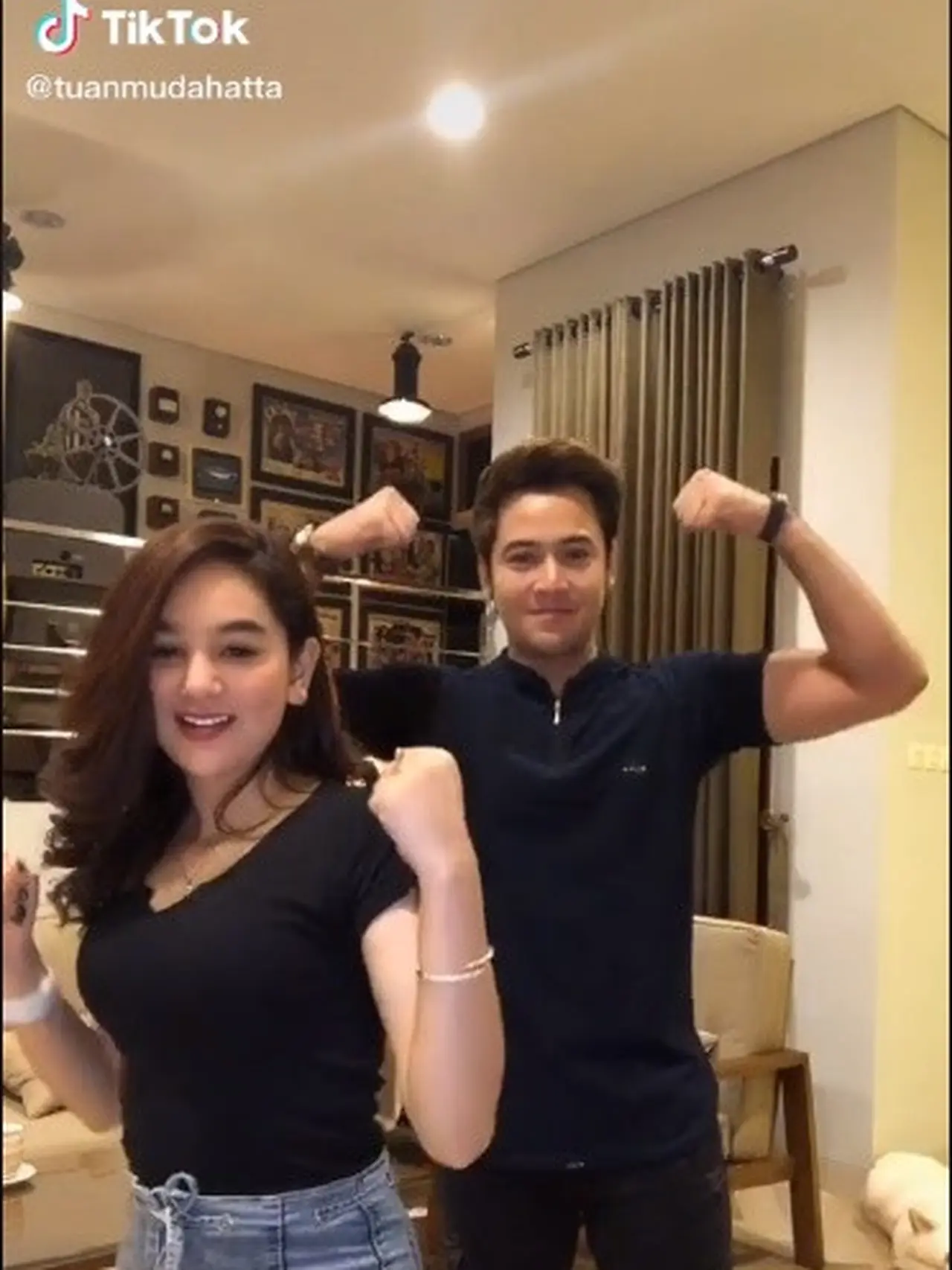 Akui Pacaran, Ini 7 Potret Kebersamaan Hana Hanifah dan Kriss Hatta ...