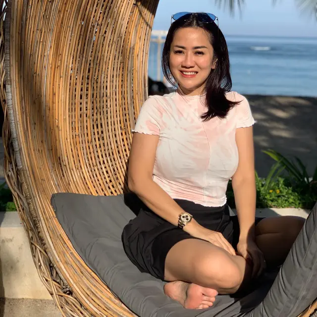 Sudah Jadi Janda, Ini 7 Potret Seru Tante Ernie saat Liburan - Hot Liputan6.com