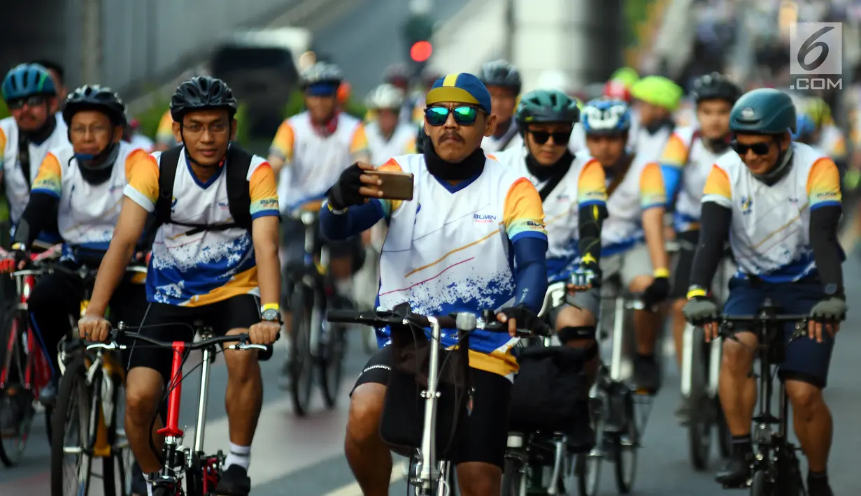 FOTO: Seribu Peserta Ikuti Fun Bike Keliling Kota Jakarta - Foto ...
