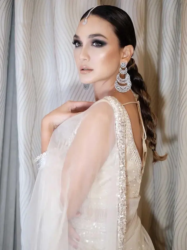 6 Potret Luna Maya Pakai Gaun Sari India, Nomor 2 Cocok Jadi Adiknya ...