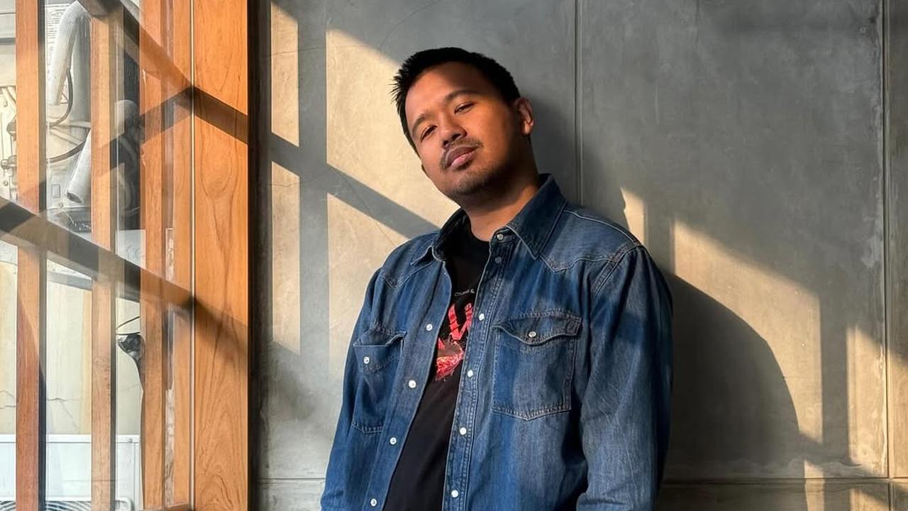 6 Fakta Joshua Suherman Main Film Arwah: Repot Syuting Mobil Berguling ...