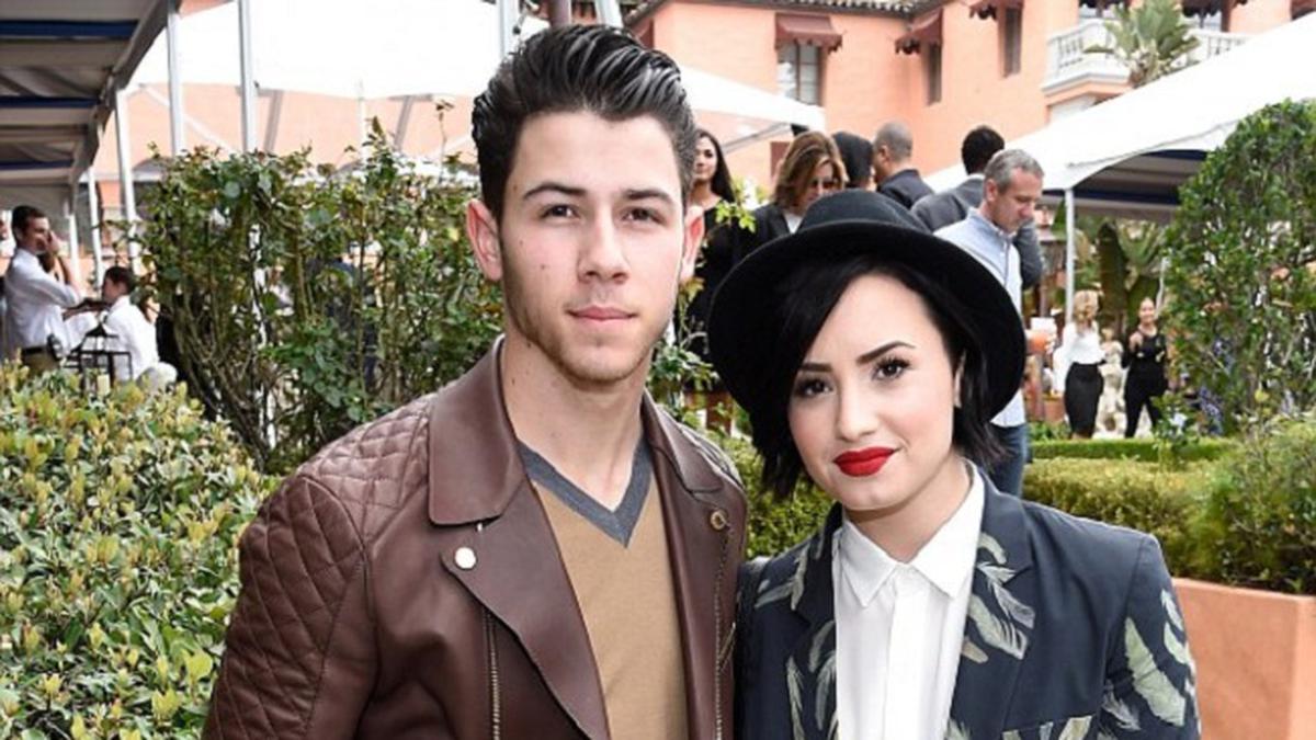 Dukung Transgender, Demi Lovato dan Nick Jonas Batalkan Konser ...