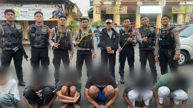Diduga Hendak Tawuran 6 Remaja Bersenjata Tajam Ditangkap Polres Metro