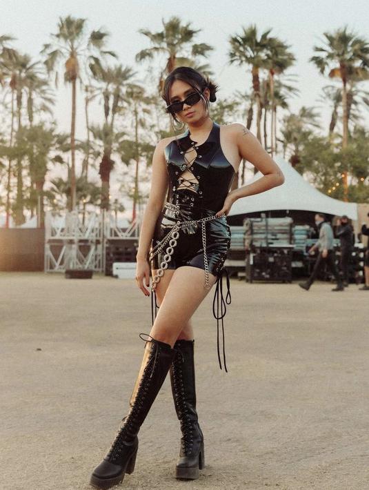 Niki Zefanya Kembali Tampil di Coachella Minggu Ke-2 dengan Gaya ...