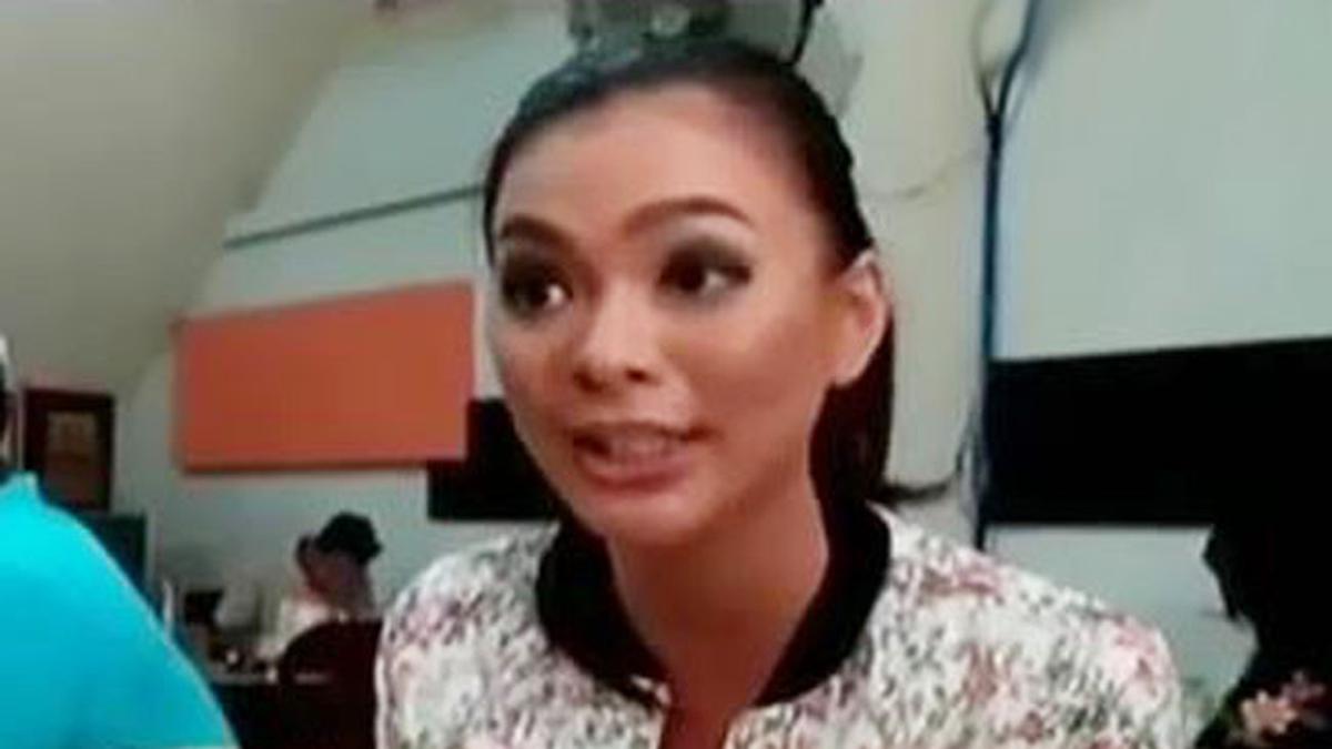 VIDEO: Putri Indonesia 2016 Dilecehkan saat Isi HPN di Ambon - TV ...