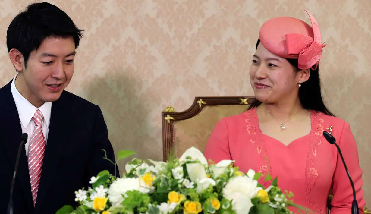 FOTO: Nikahi Pria Biasa, Putri Jepang dan Calonnya Muncul ke Publik ...