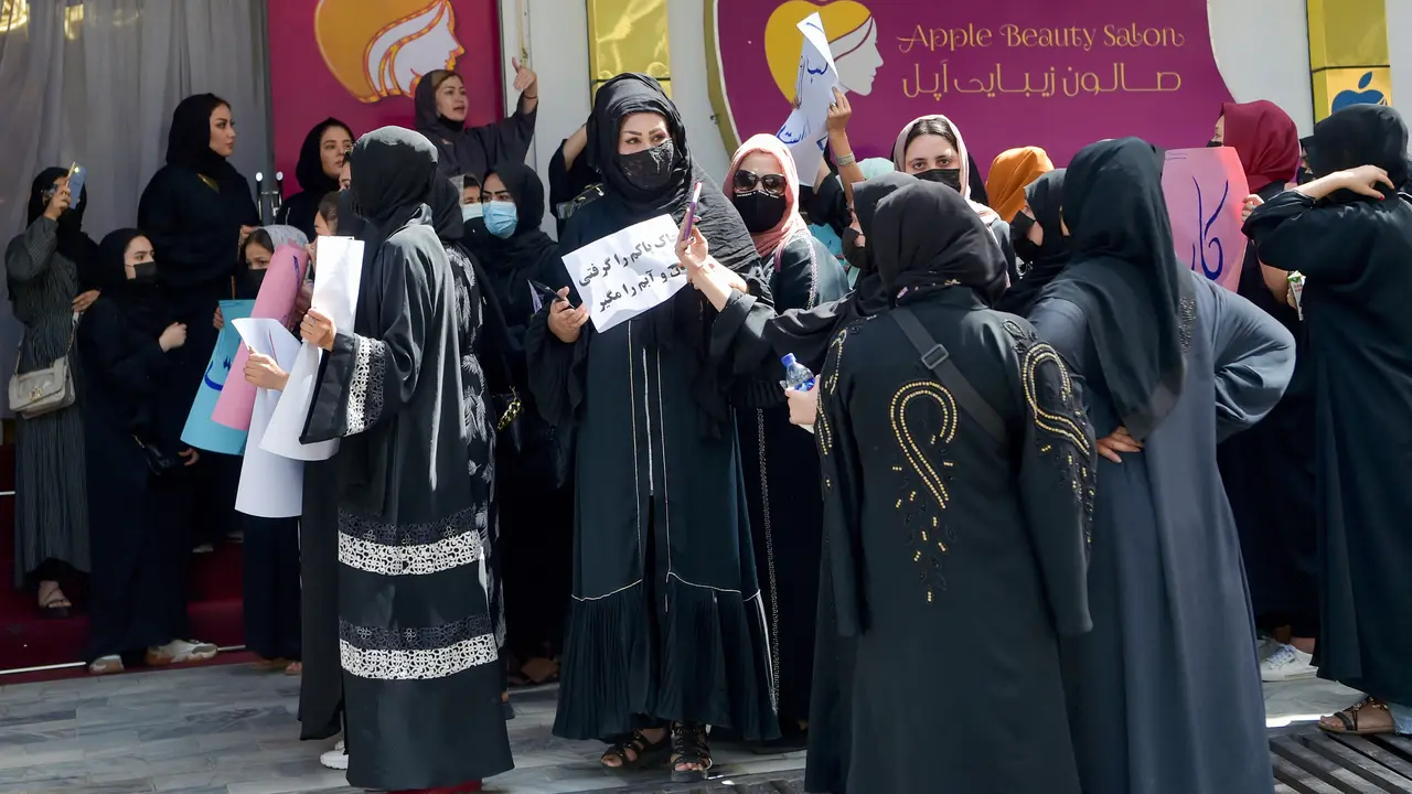Prancis Larang Penggunaan Abaya di Sekolah - Global Liputan6.com