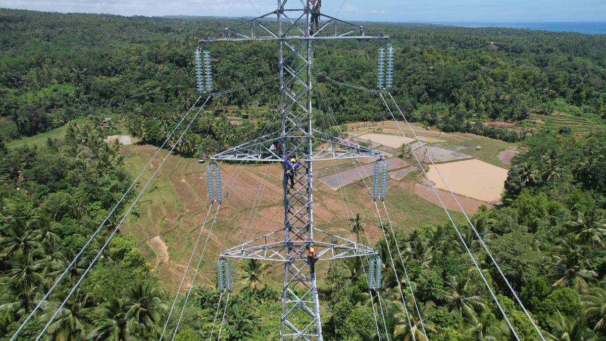 PLN Gandeng BUMN Listrik Malaysia Wujudkan Transisi Energi - Bisnis ...