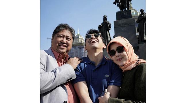 6 Potret Vadi Akbar, Adik Vidi Aldiano yang Juga Seorang Penyanyi - Hot ...