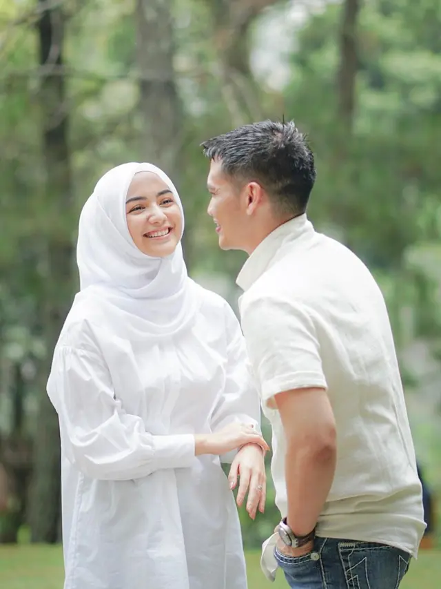 7 Potret Prewedding Citra Kirana dan Rezky Aditya di Alam, Sweet Banget - Hot Liputan6.com