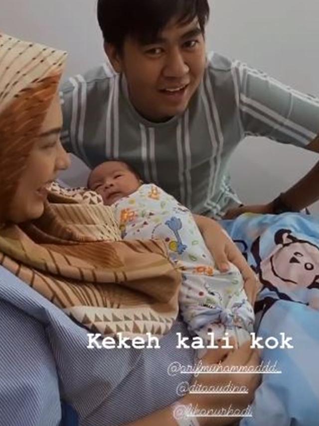 6 Momen Romantis Arif Muhammad 'Mak Beti' Dampingi Istrinya Melahirkan ...