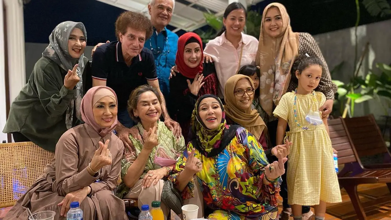 6 Potret Perayaan Ulang Tahun Camelia Malik ke-67, Dihadiri Artis ...