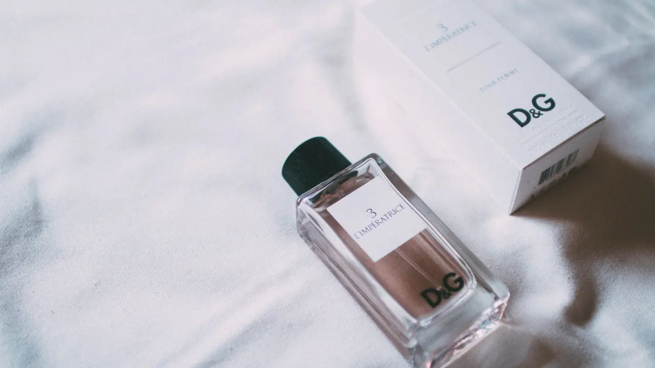 6 Cara Memakai Parfum Pria, Dilengkapi Tips Memilihnya - Hot Liputan6.com