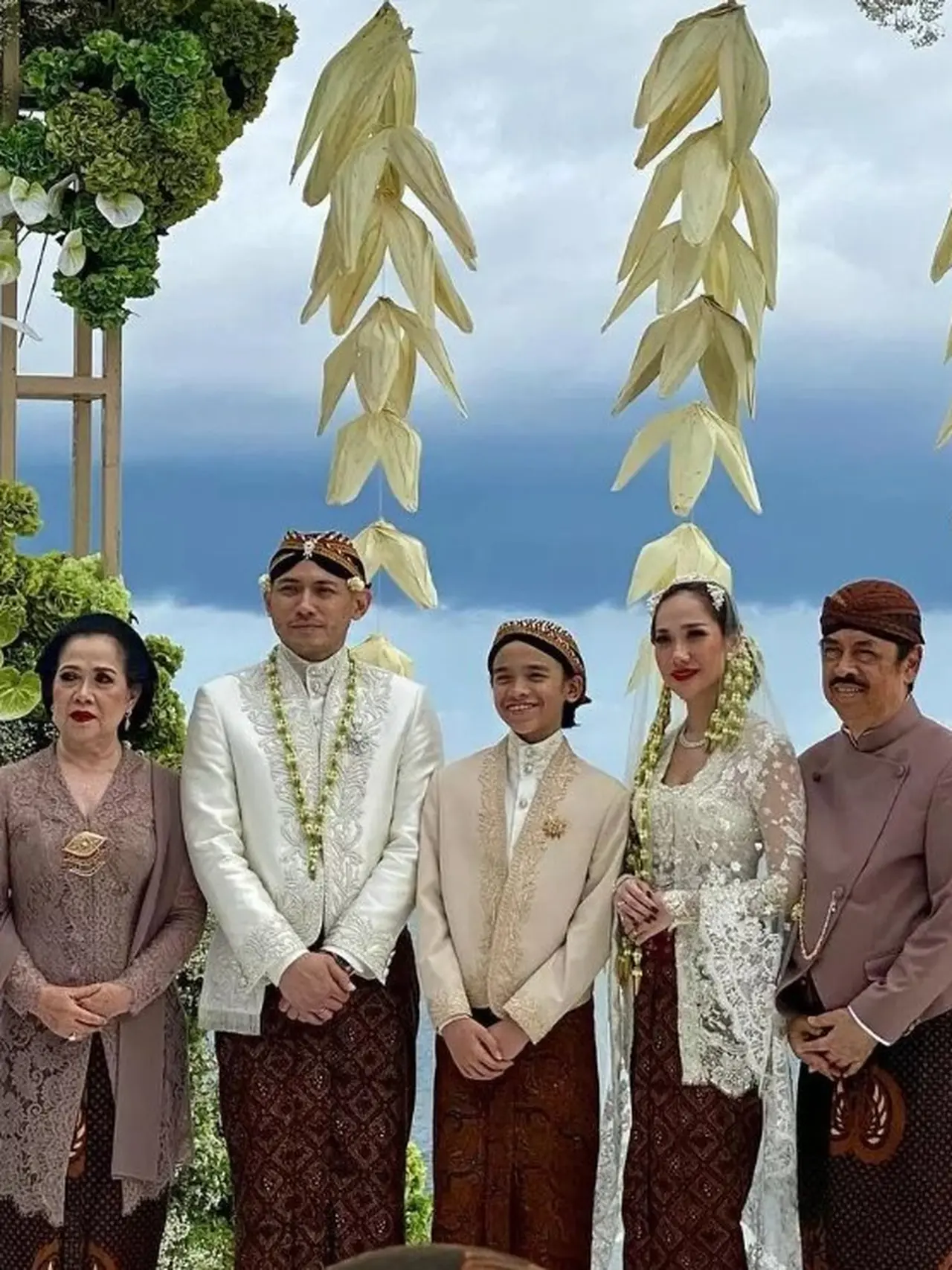 Potret Pernikahan Impian, BCL yang Cantik Jelita dengan Latar Belakang ...
