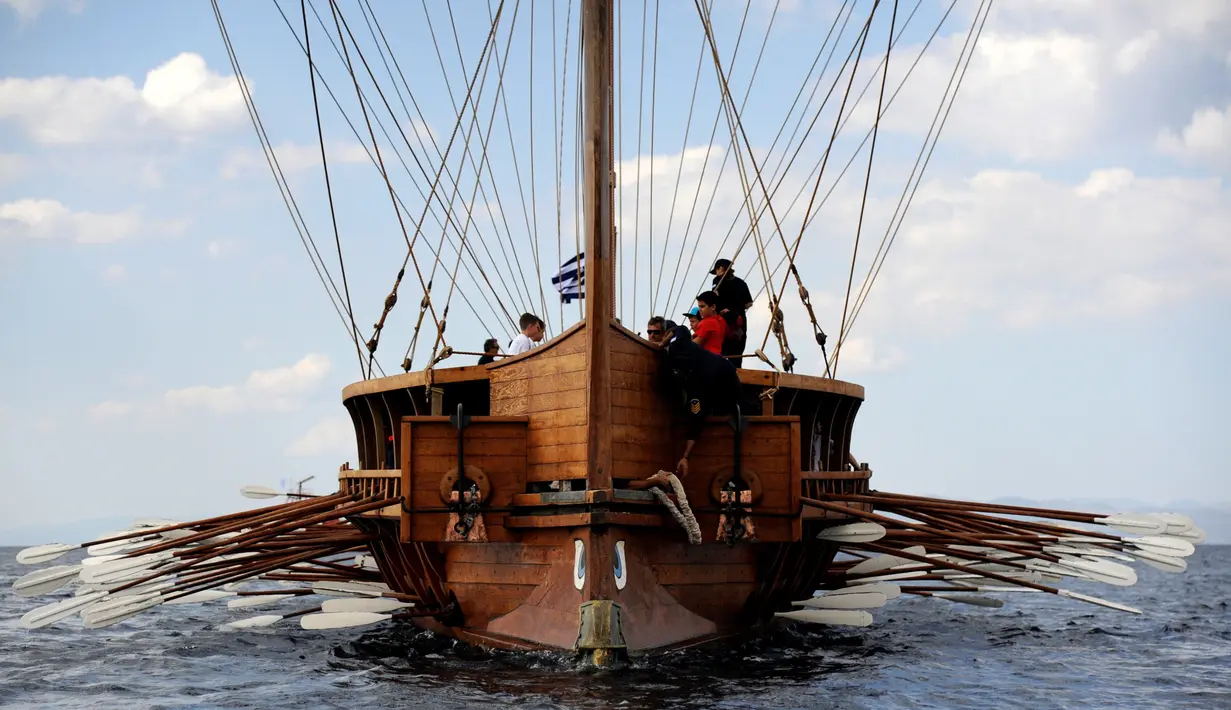 Merasakan Sensasi Mendayung Kapal Perang Era Yunani Kuno - Foto ...