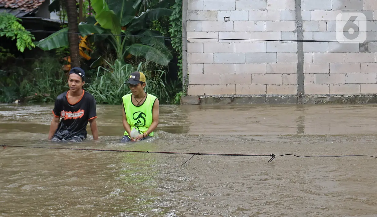 FOTO: Kawasan Mekarsari Terendam Banjir Luapan Kali Cipinang Timur - Foto Liputan6.com