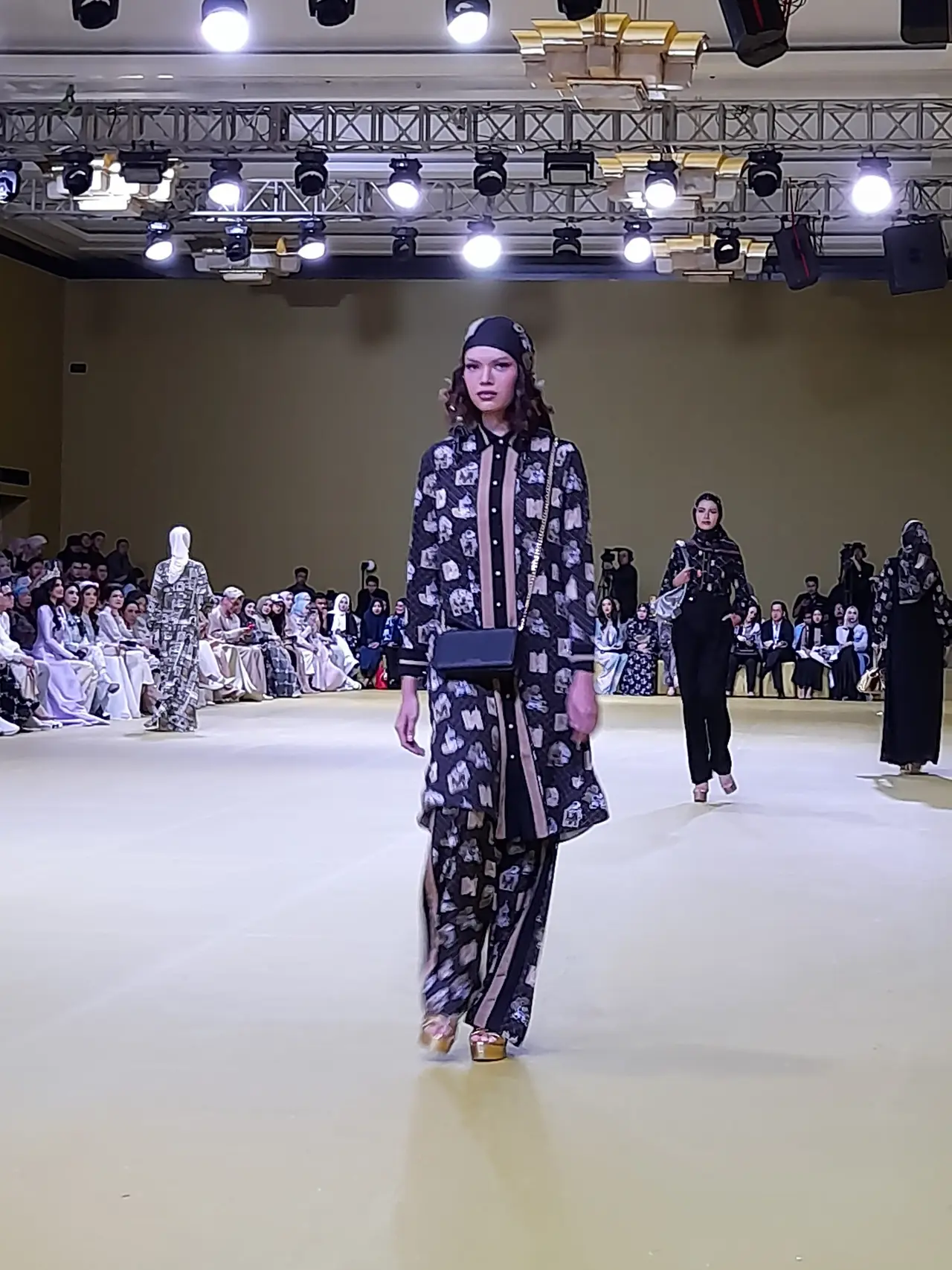 Memori Masa Kecil Ivan Gunawan di Rusia untuk Koleksi Hari Raya ...