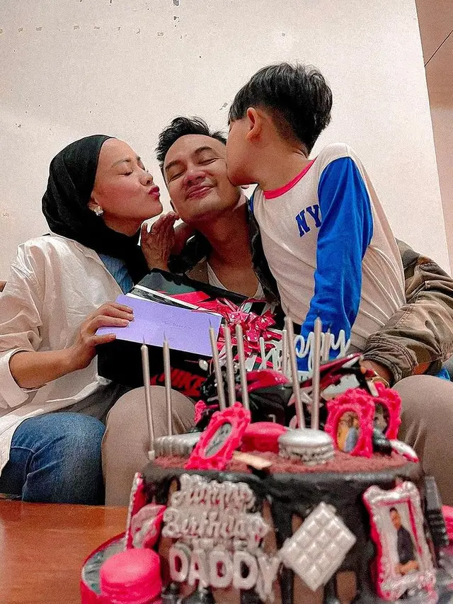 5 Potret Panji Saputra Rayakan Ultah, Bintang Mega Series Suara Hati ...