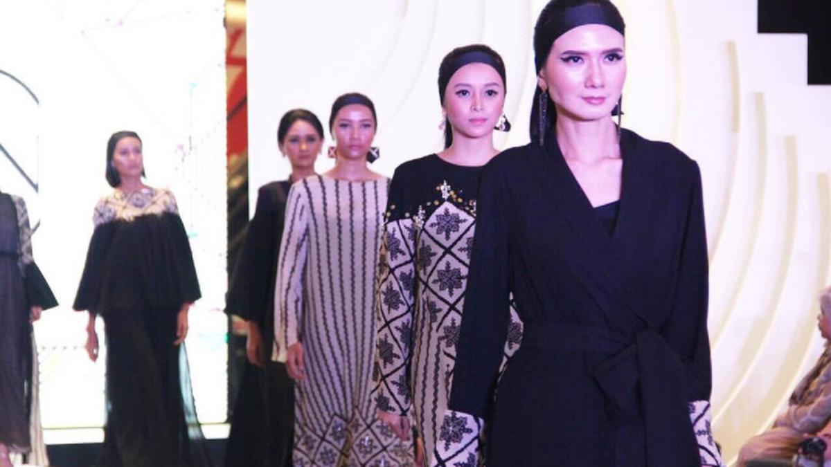 Batik Bunga Lotus Khanaan untuk Tampil Gaya Sehari-hari