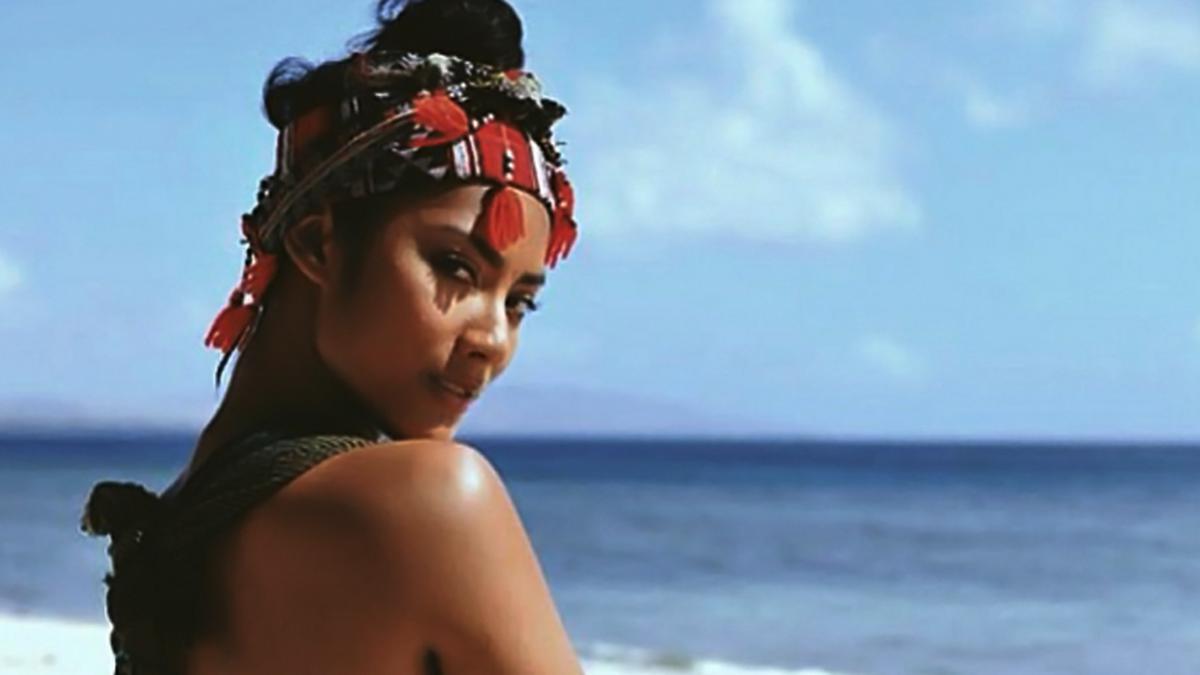 Potret Eksotis Tara Basro di Bak Mandi Terpampang di Majalah - ShowBiz ...