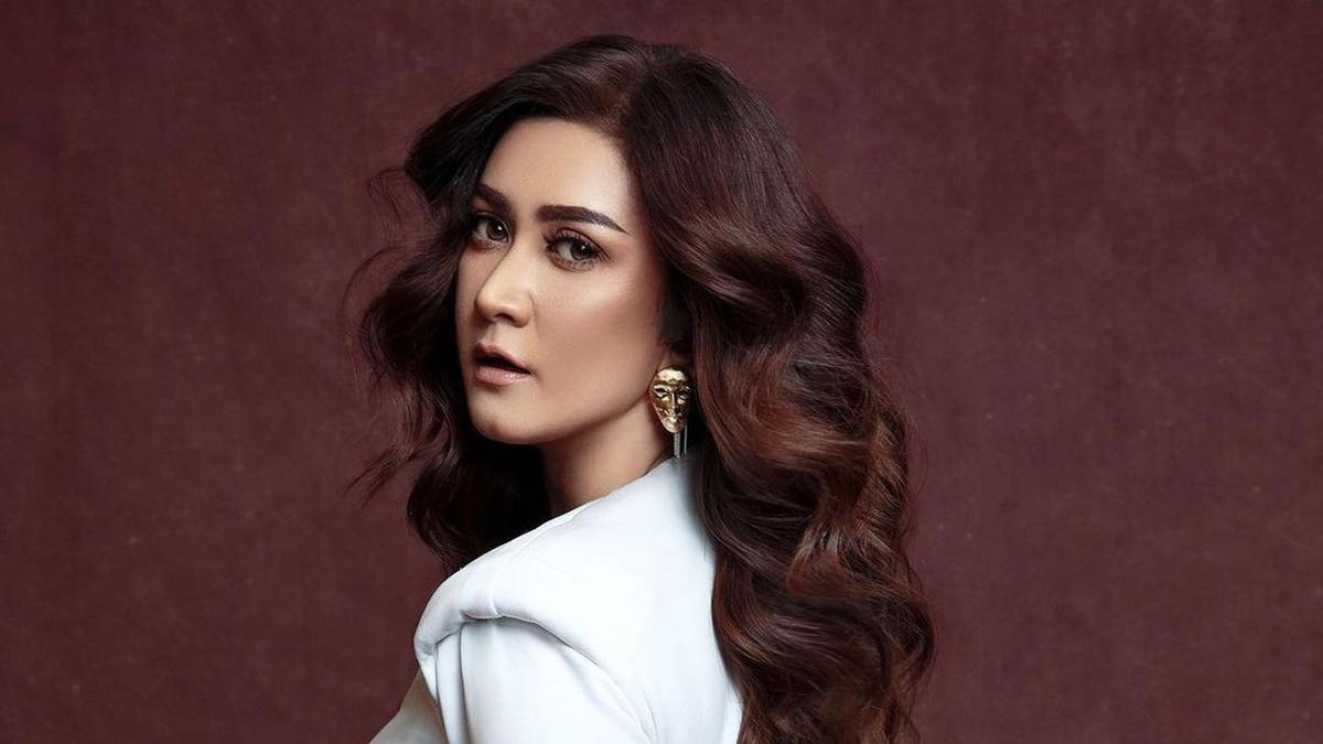 Tetap Menawan di Usia 42 Tahun, Ini 6 Potret Cantik Nafa Urbach - Photo Fimela.com