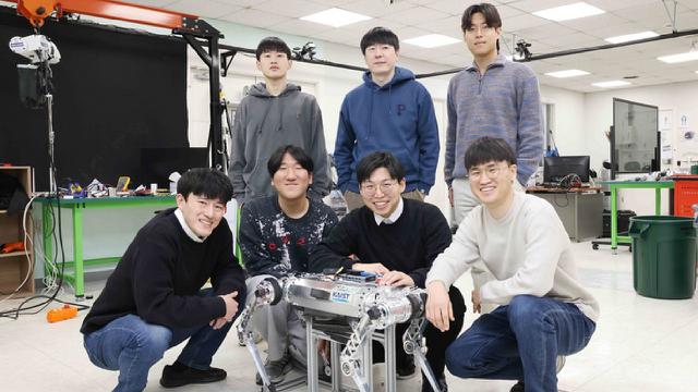 Peneliti Berhasil Kembangkan Robot Berkaki Empat yang Mampu Taklukkan ...