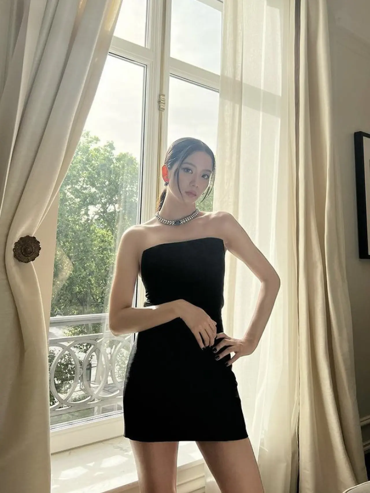 9 Potret Jisoo Blackpink Bak Dewi di Gala Cartier 2022 Spanyol, Kenakan Mini Dress Rp11 Jutaan ...