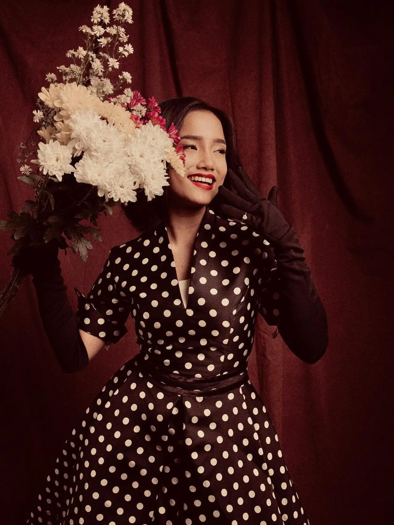 15 Outfit Vintage Wanita Kekinian untuk Gaya 2025, Tampil Timeless ...