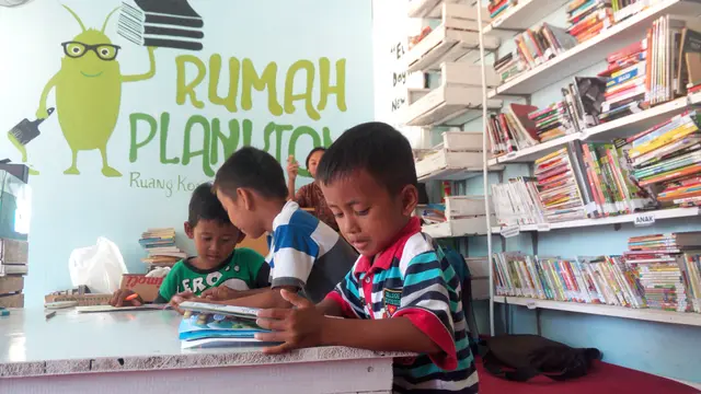 Kisah 7 Wartawan Merintis Rumah Plankton Pangandaran - Regional ...