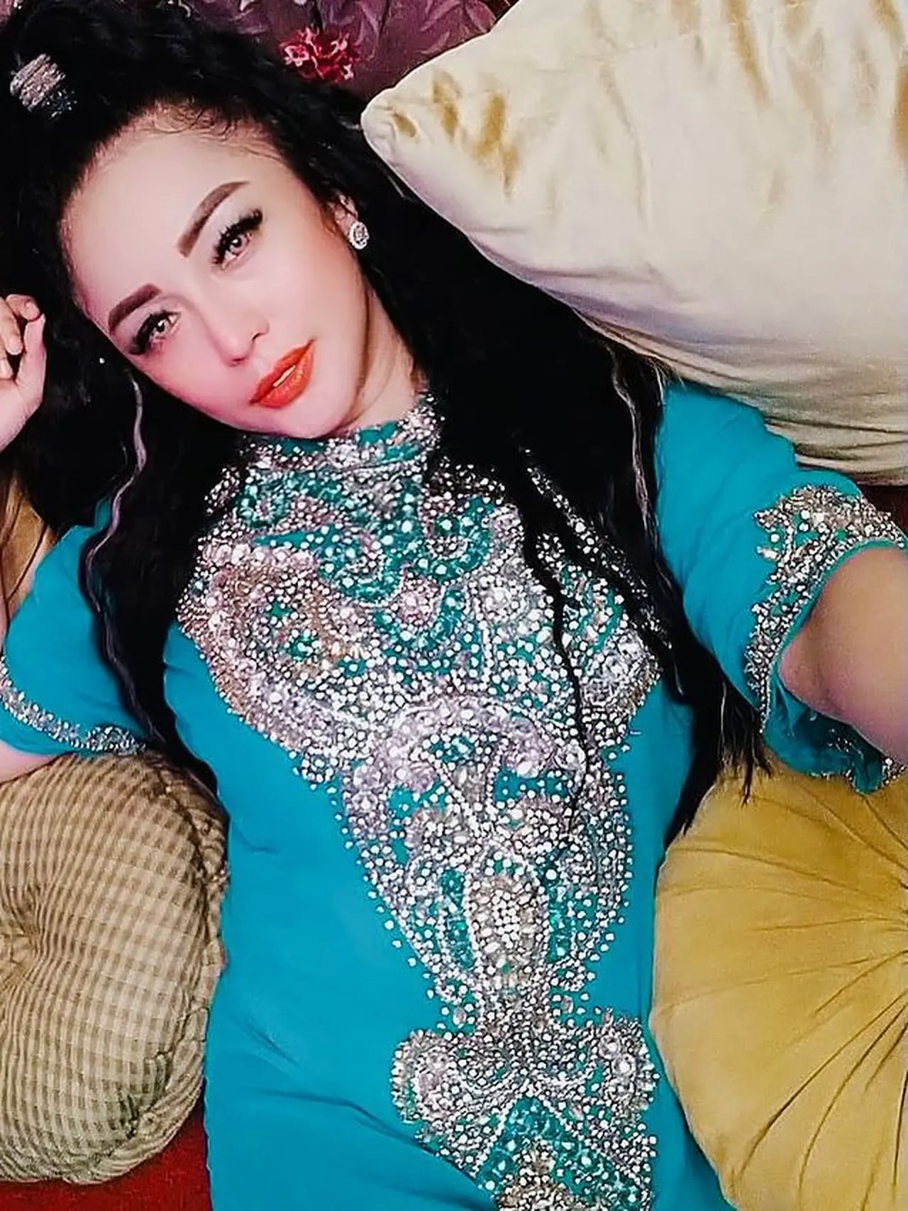 6 Potret Terbaru Regina Andriane Mantan Istri Farhat Abbas, Bikin ...