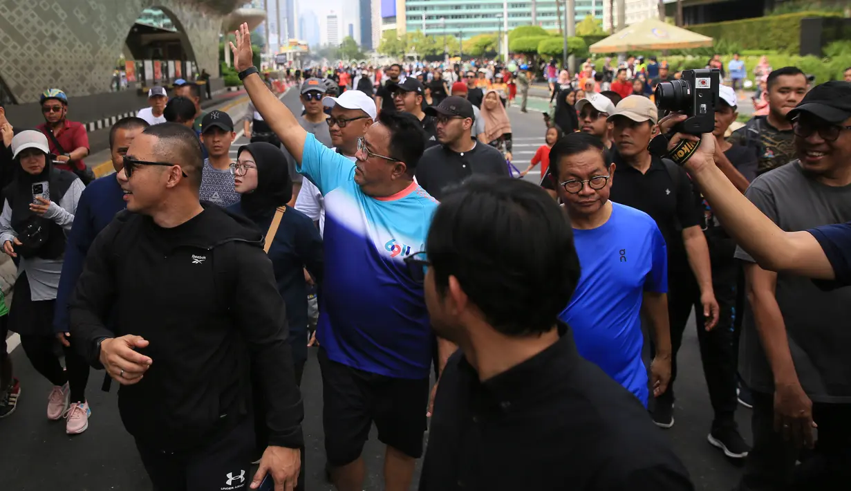 Berolahraga Saat CFD, Pramono Anung-Rano Karno Sapa Warga Jakarta ...