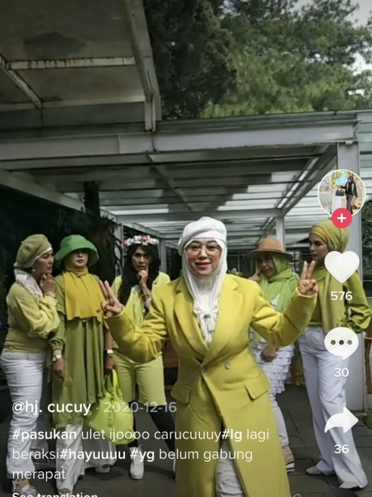 6 Potret Kocak Emak-Emak Saat Pakai Baju Kembaran Geleng Kepala - Hot Liputan6.com