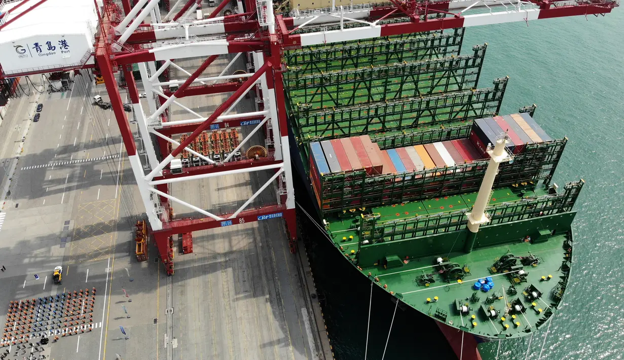 FOTO: Pelayaran Perdana Kapal Kontainer Terbesar di Dunia - Foto Liputan6.com