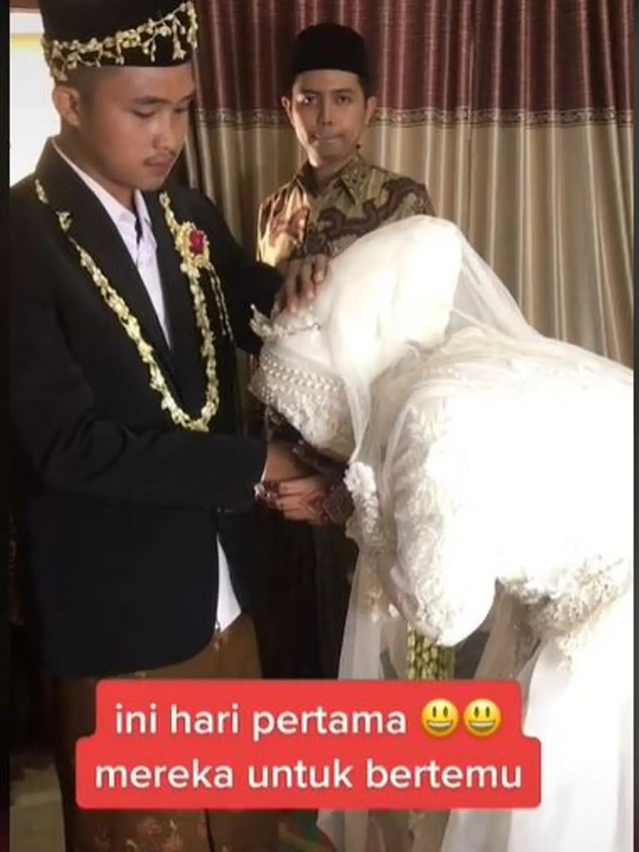 Cerita Pasangan Pengantin Dijodohkan Baru Pertama Bertemu Saat Hari