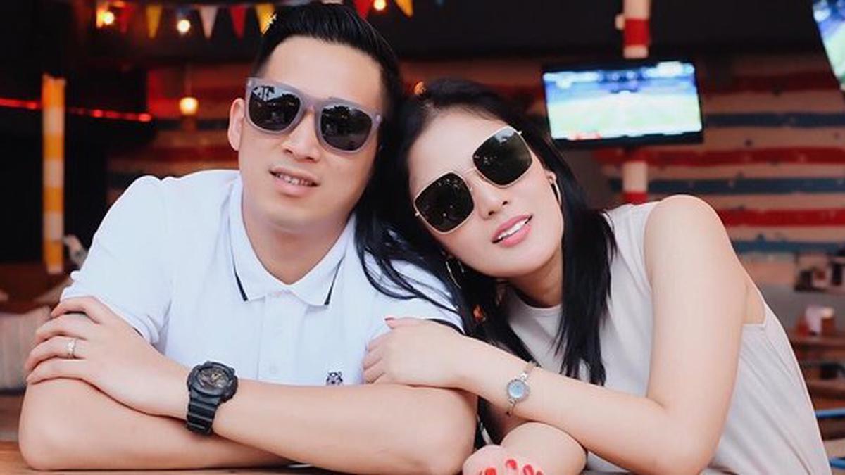 Kerap Tampil Nyentrik, Nindy Pernah Diprotes Suami - Fashion Fimela.com