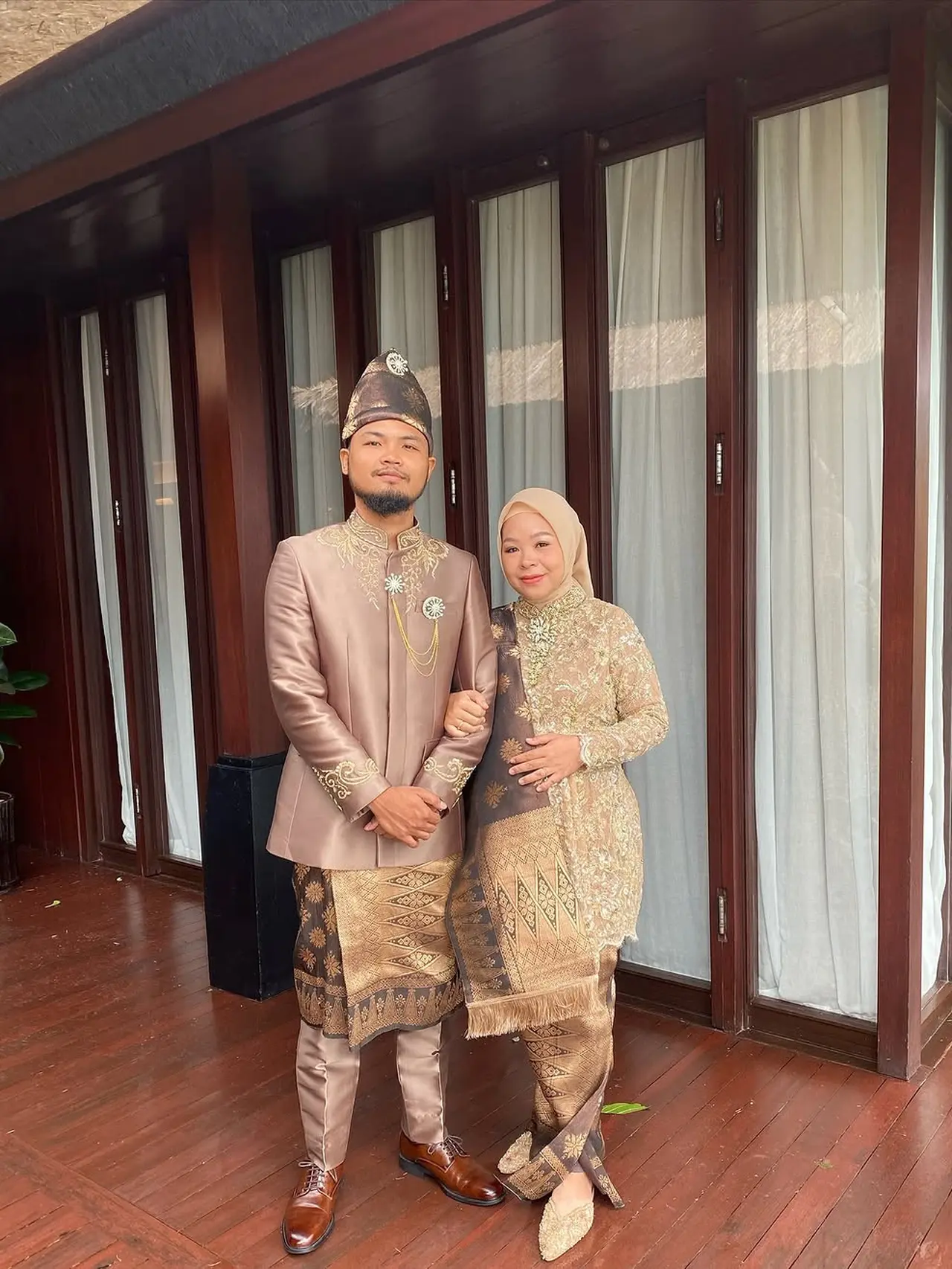 6 Potret Keluarga Angga Yunanda dan Shenina di Akad Nikah, Berbusana ...