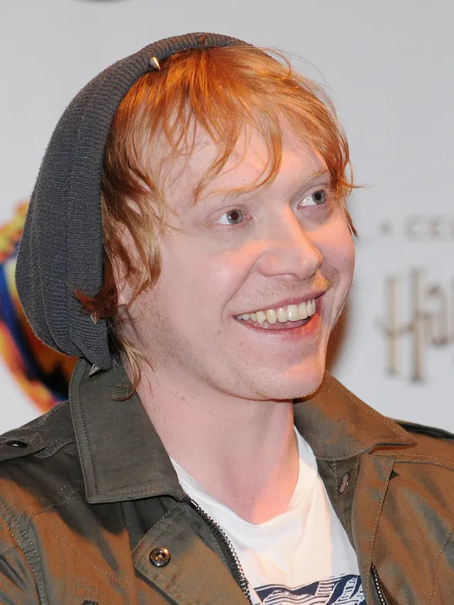 Rupert Grint Bikin Akun Instagram, Pajang Foto Imut Bareng Anak di ...