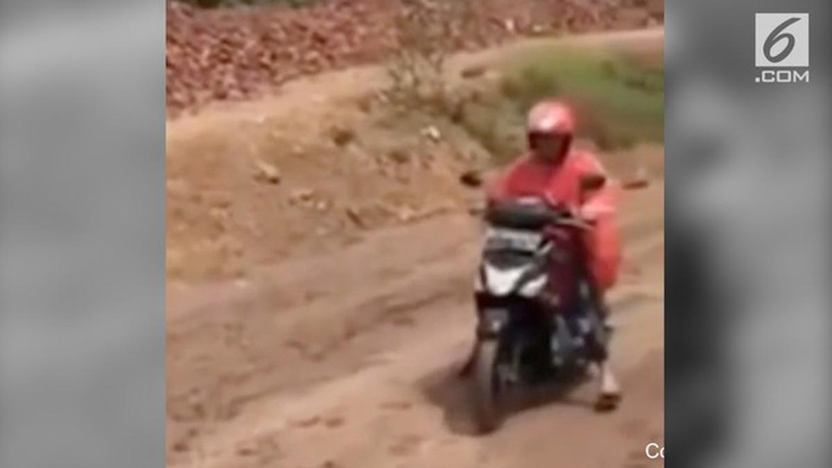 VIDEO: Moge Mahal Dipermalukan Motor Matik di Trek Lumpur - Otomotif ...