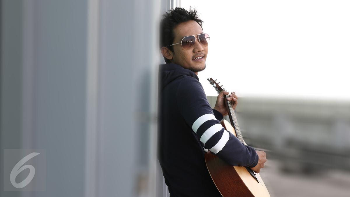 Lirik Lagu: Sandy Canester Gambarkan Proses Datangnya Cinta