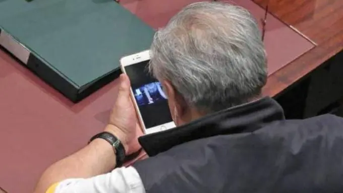 OMG! Anggota DPR Ketahuan Nonton Video Porno Saat Sidang - Lifestyle Fimela.com