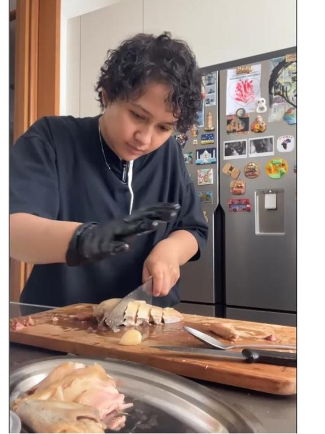 Jadi Chef Pribadi, Ini 6 Potret Arre Prianto Siapkan Hidangan Keluarga ...