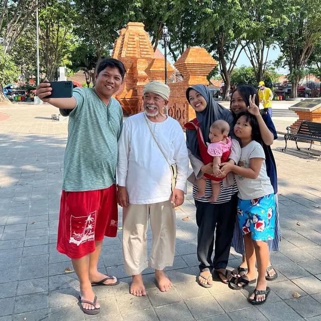 6 Potret Terbaru Qomar '4 Sekawan', Pelawak Senior Pernah Jadi Anggota DPR Kini Tiktoker - Hot ...