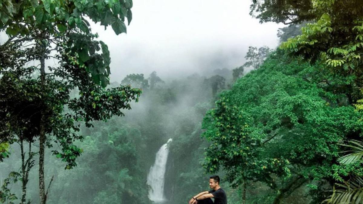 Menikmati Wisata Curug Gomblang, Air Terjun Memesona di Banyumas ...