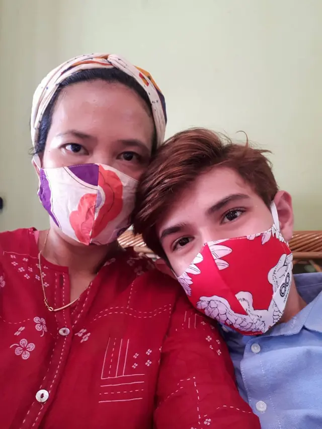 6 Potret Kebersamaan Oppie Andaresta dan Putranya, Curi Perhatian - Hot ...