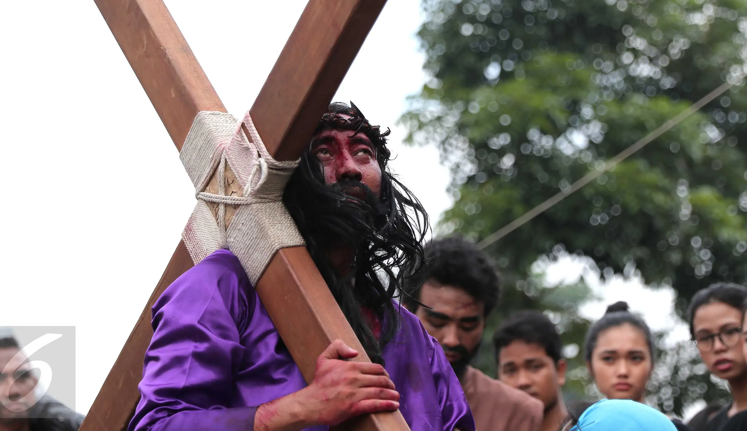 Melihat Prosesi Jalan Salib di Gereja St Matius Penginjil Bintaro ...