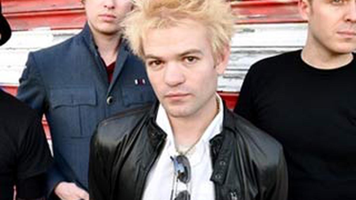 Vokalis Sum 41 Diserang Di Bar Jepang