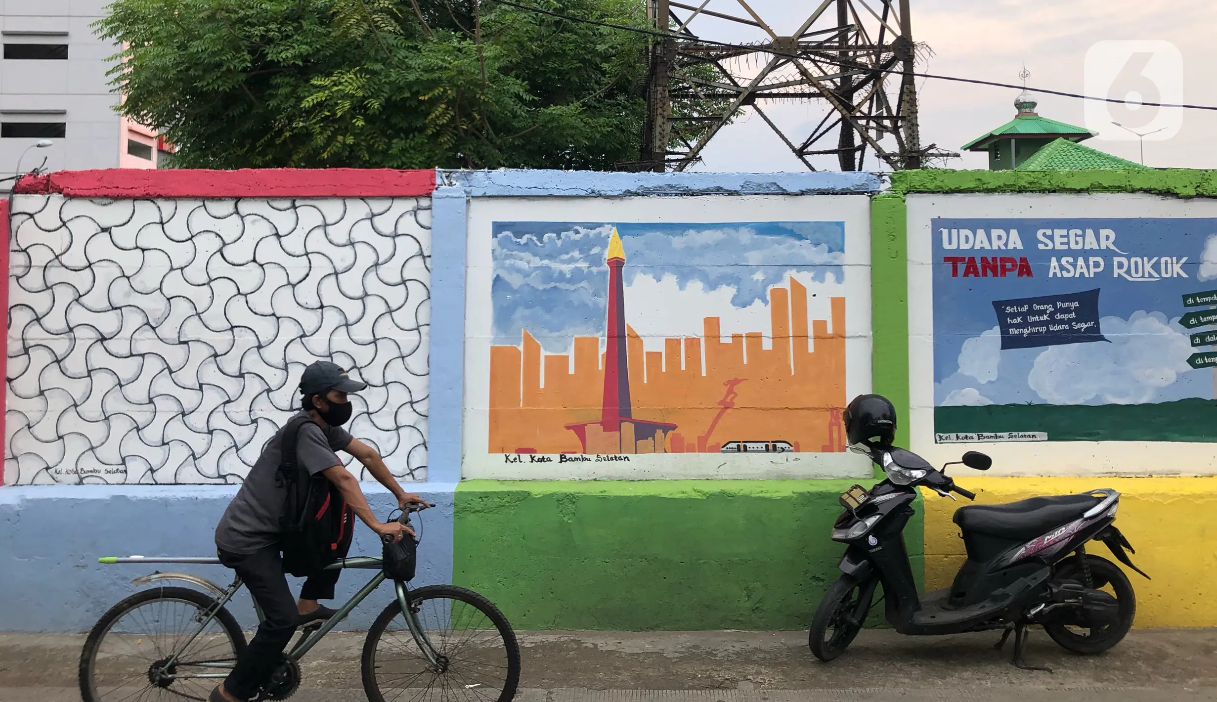 FOTO: Mural Bertema Jakarta Hiasi Rusunawa KS Tubun - Foto Liputan6.com