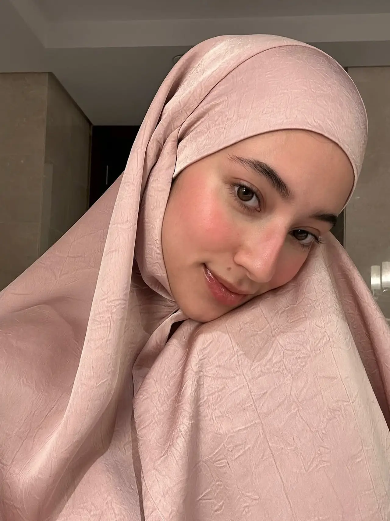 5 Potret Ameera Khan Pacar Jefri Nichol saat Tampil Berhijab, Pesona ...